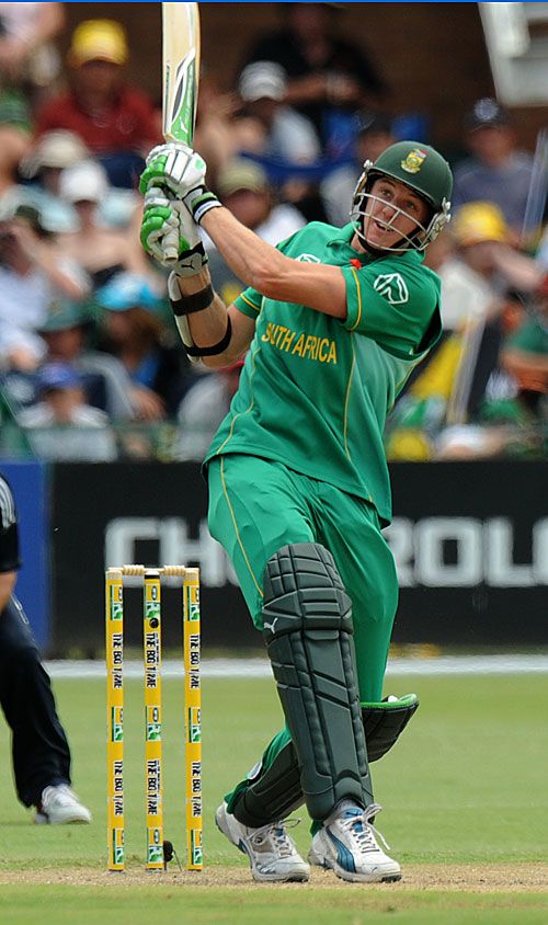Morne Morkel played a couple of good shots before falling lbw to ...