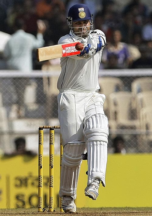 Virender Sehwag pulls during his half-century | ESPNcricinfo.com