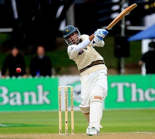 Umar Gul driving during his crucial 31 | ESPNcricinfo.com