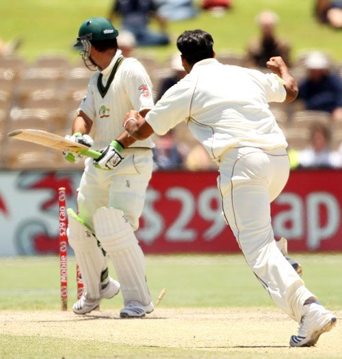 Ricky Ponting Plays On To Ravi Rampaul