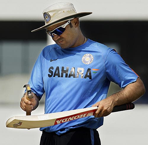 Virender Sehwag prepares his bat for another onslaught | ESPNcricinfo.com