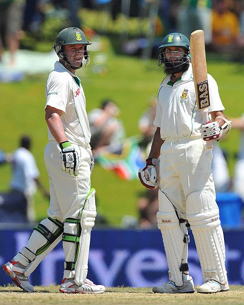 Hashim Amla celebrates his half-century as he and AB de Villiers ...