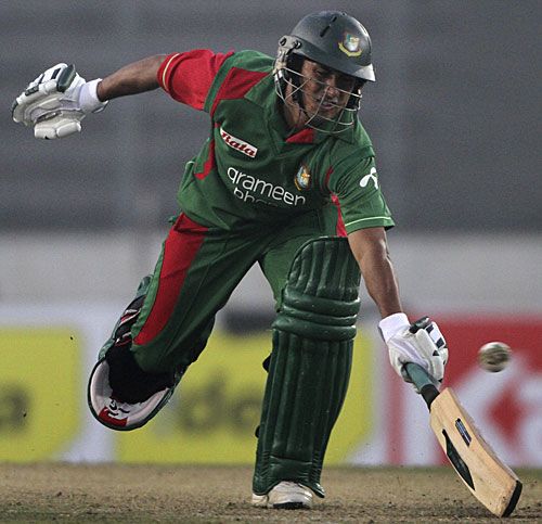 Mohammad Ashraful completes a tight run | ESPNcricinfo.com