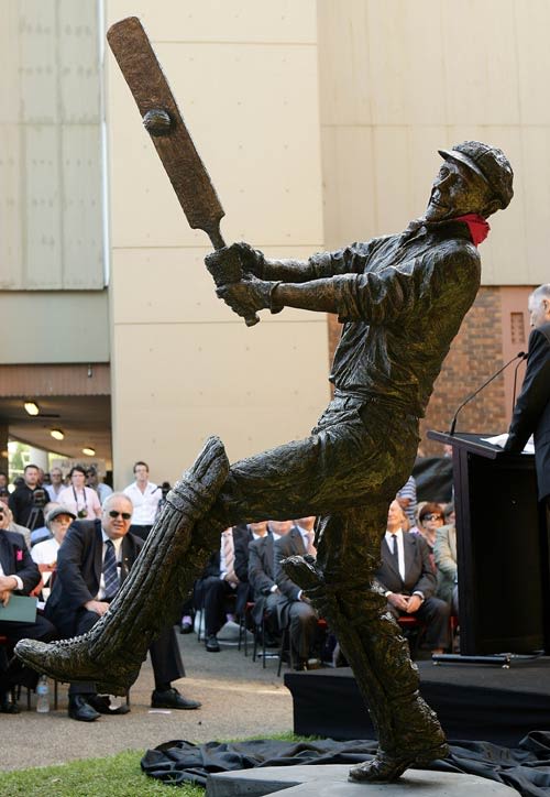 A sculpture of Stan McCabe is unveiled at the SCG | ESPNcricinfo.com