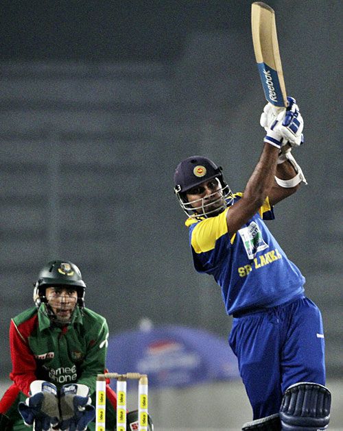 Mahela Jayawardene goes over the top | ESPNcricinfo.com
