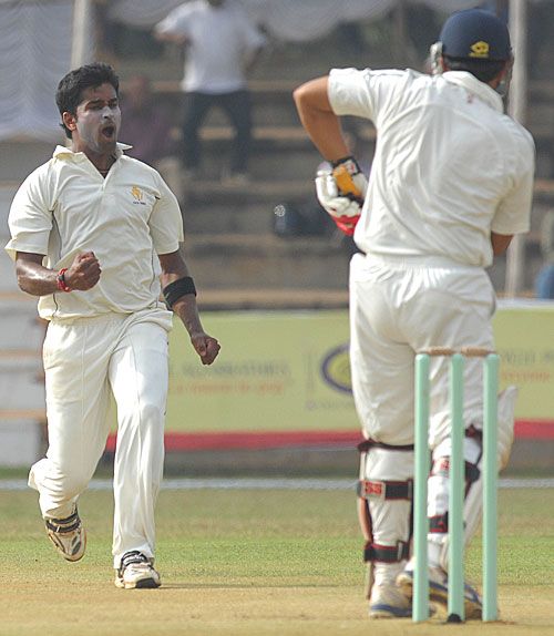 Karnataka's Vinay Kumar celebrates an early strike | ESPNcricinfo.com