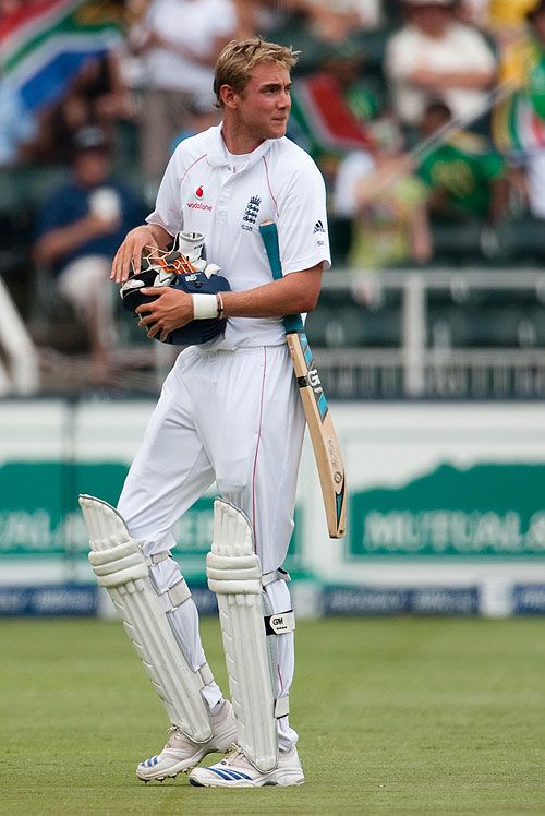 Stuart Broad was unimpressed by his dismissal to a gloved catch down ...