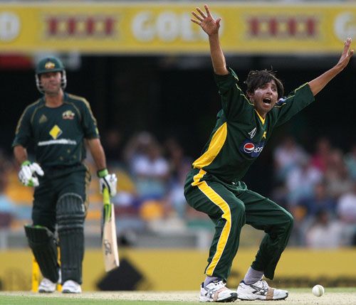 Mohammad Asif appeals vociferously against Ricky Ponting | ESPNcricinfo.com