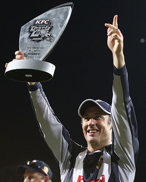 David Hussey lifts the Big Bash trophy | ESPNcricinfo.com