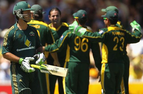 Ricky Ponting leaves with nothing after being lbw to Rana Naved-ul ...