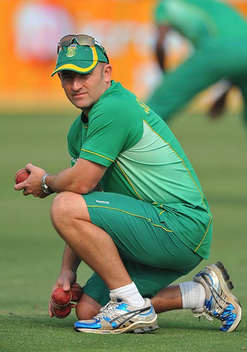 Jeremy Snape takes part in a fielding drill | ESPNcricinfo.com