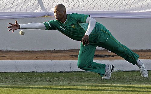 Loots Bosman tries to field the ball | ESPNcricinfo.com