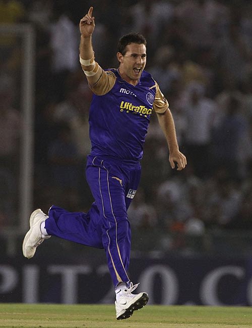 Shaun Tait picked up 3 for 22 | ESPNcricinfo.com