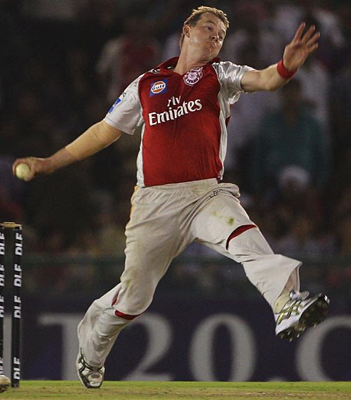 Brett Lee prepares to deliver | ESPNcricinfo.com