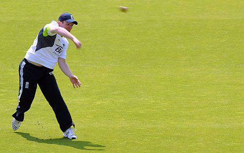 Eoin Morgan goes through his fielding drills | ESPNcricinfo.com