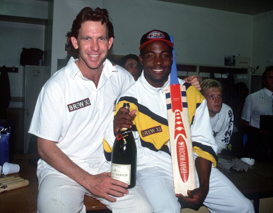 Warwickshire captain Dermot Reeve with record-holder Brian Lara ...