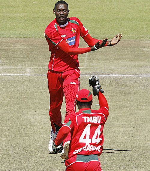 Christopher Mpofu does the cradle celebration | ESPNcricinfo.com
