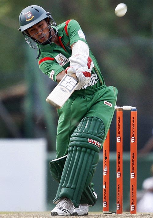 Mohammad Ashraful hits over the top | ESPNcricinfo.com