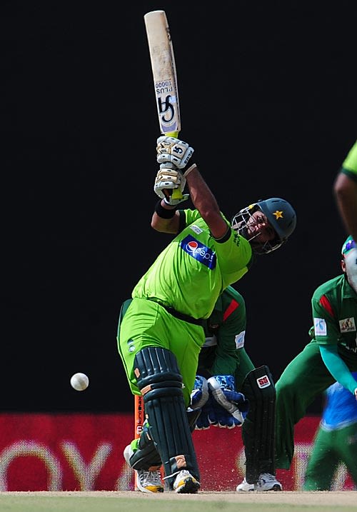 Imran Farhat hits down the ground | ESPNcricinfo.com