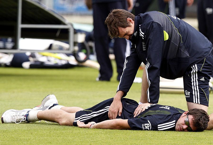 Jimmy Anderson gets treatment on his back | ESPNcricinfo.com