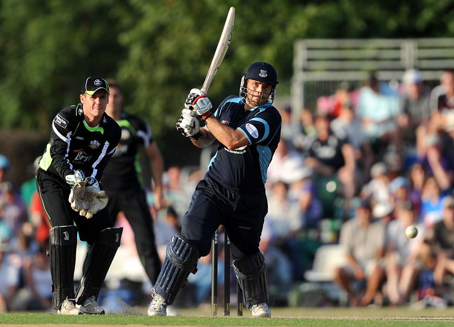 Michael Yardy guided his side to victory with an unbeaten 66 ...