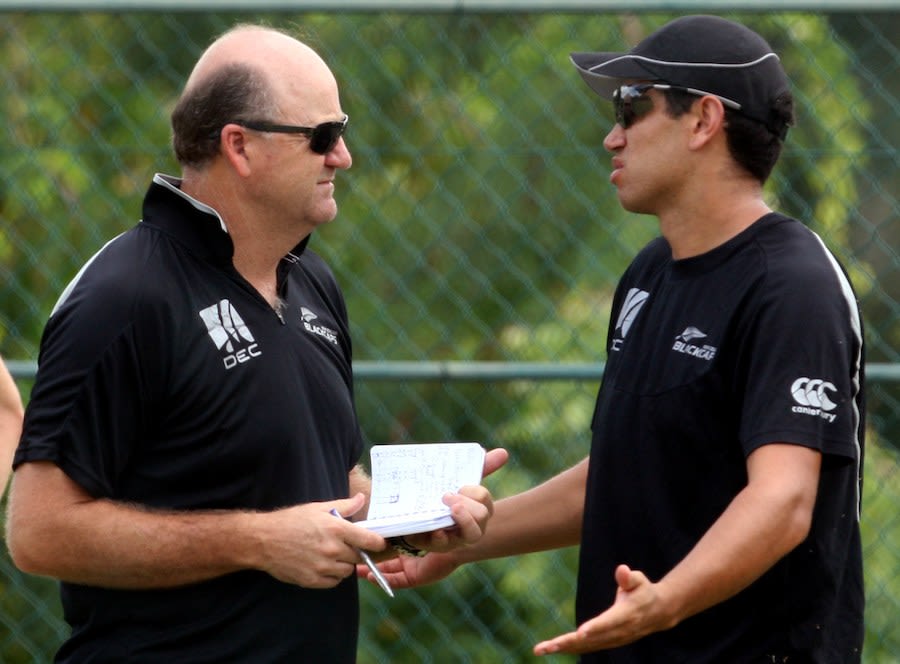 Ross Taylor and Mark Greatbatch in discussion | ESPNcricinfo.com