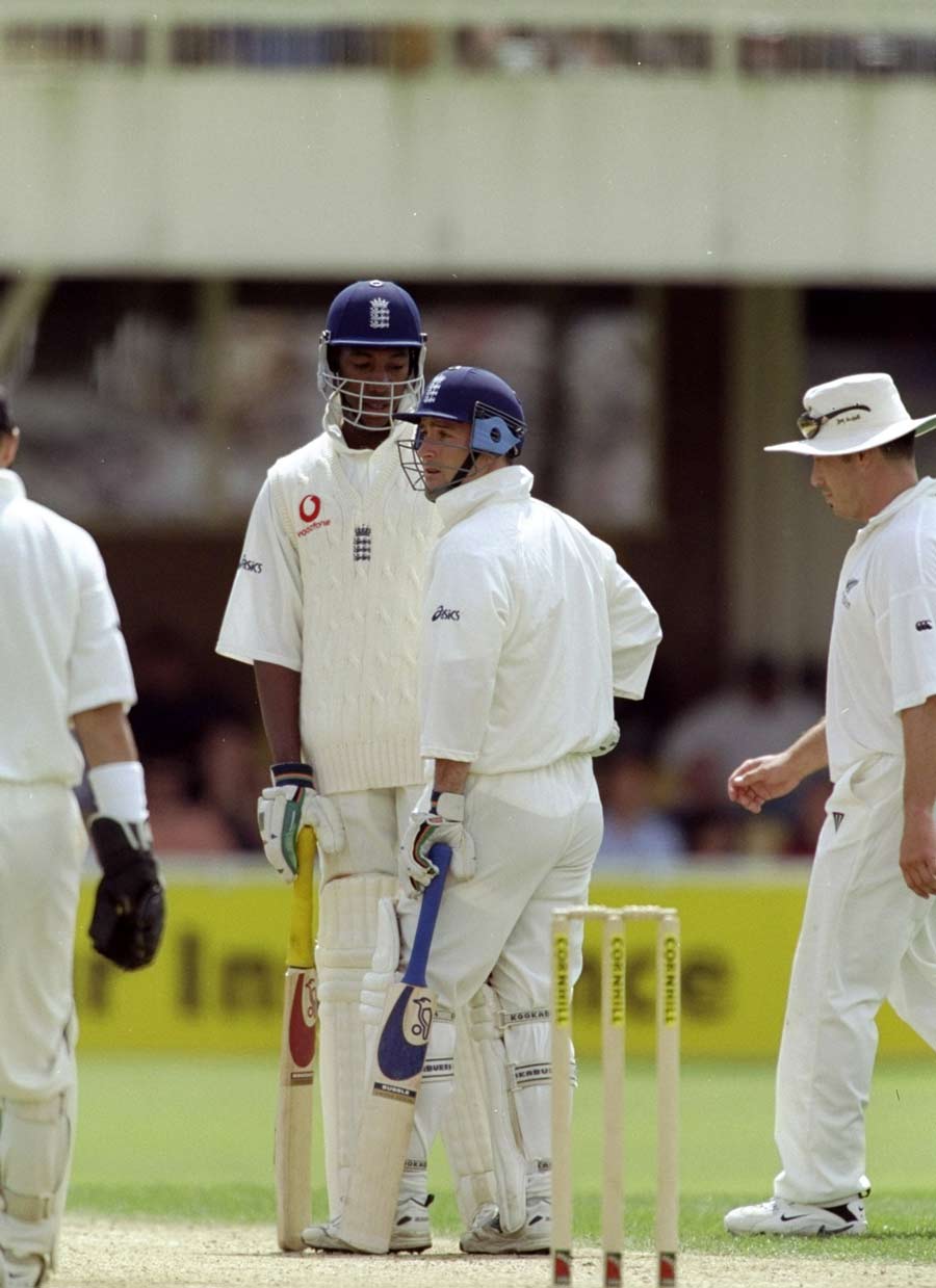 Alex Tudor and Graham Thorpe have a chat | ESPNcricinfo.com