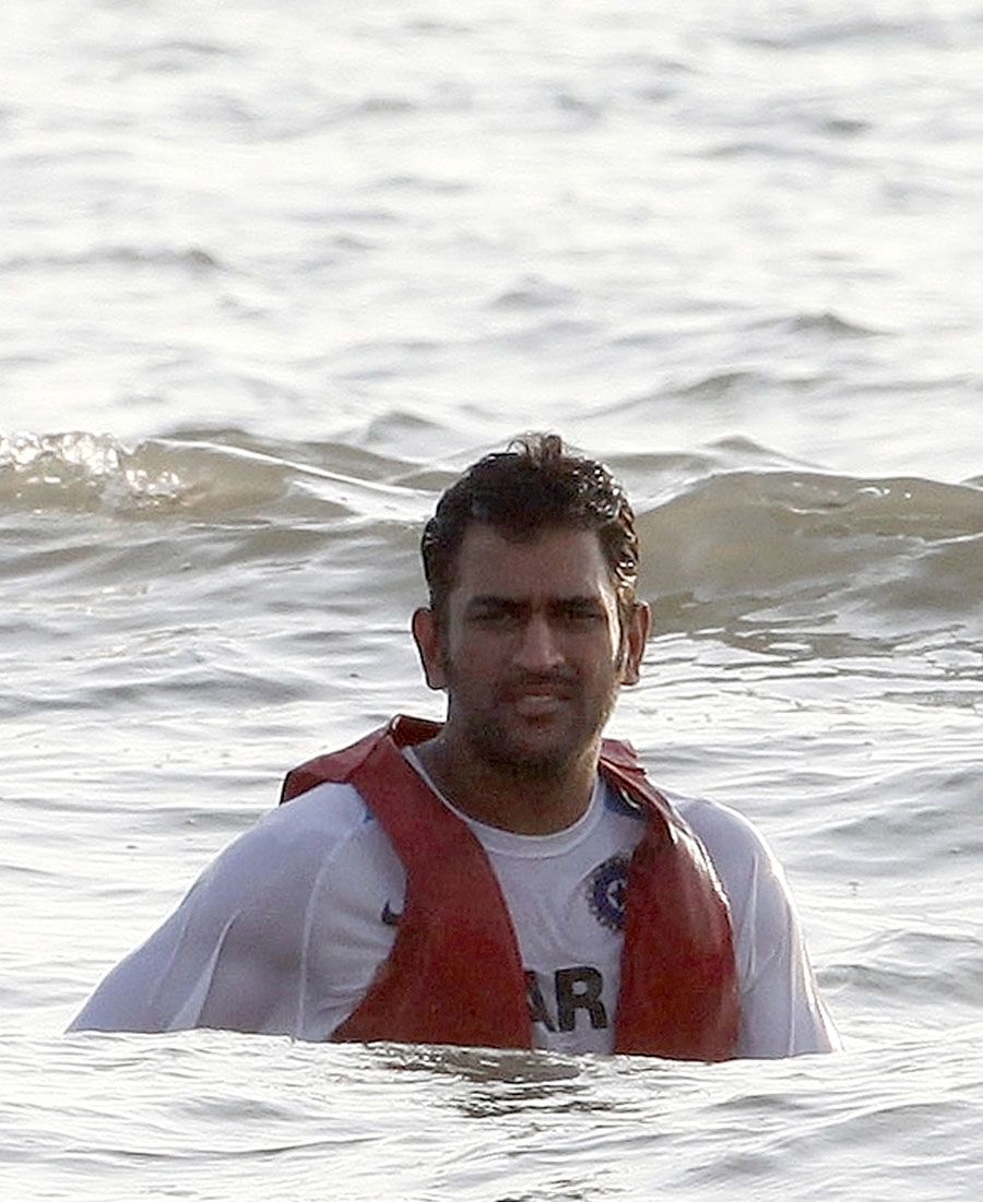 MS Dhoni has a splash in a Goa beach | ESPNcricinfo.com