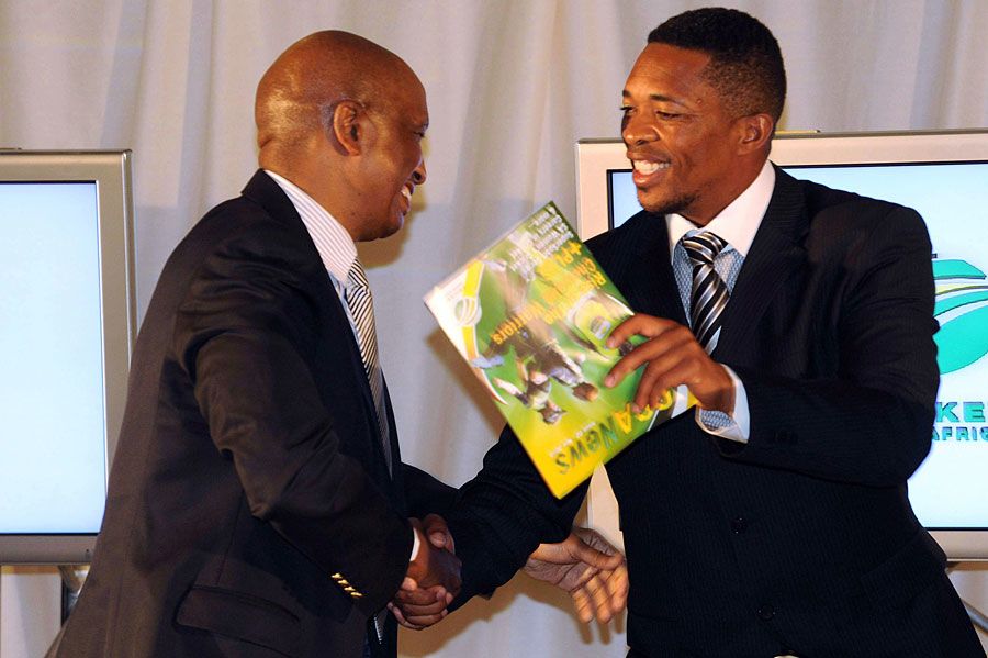Makhaya Ntini gets a handshake from CSA president, Dr Mtutuzeli Nyoka ...