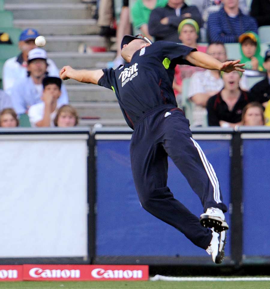 Jonathan Trott could get under a chance from Shane Watson ...