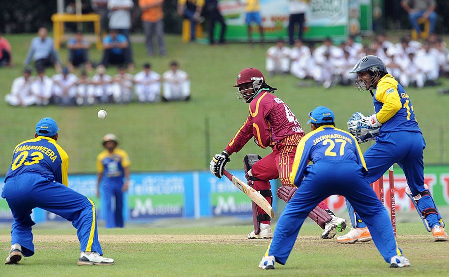 Thilan Samaraweera took a good catch to dismiss Chris Gayle | ESPNcricinfo.com