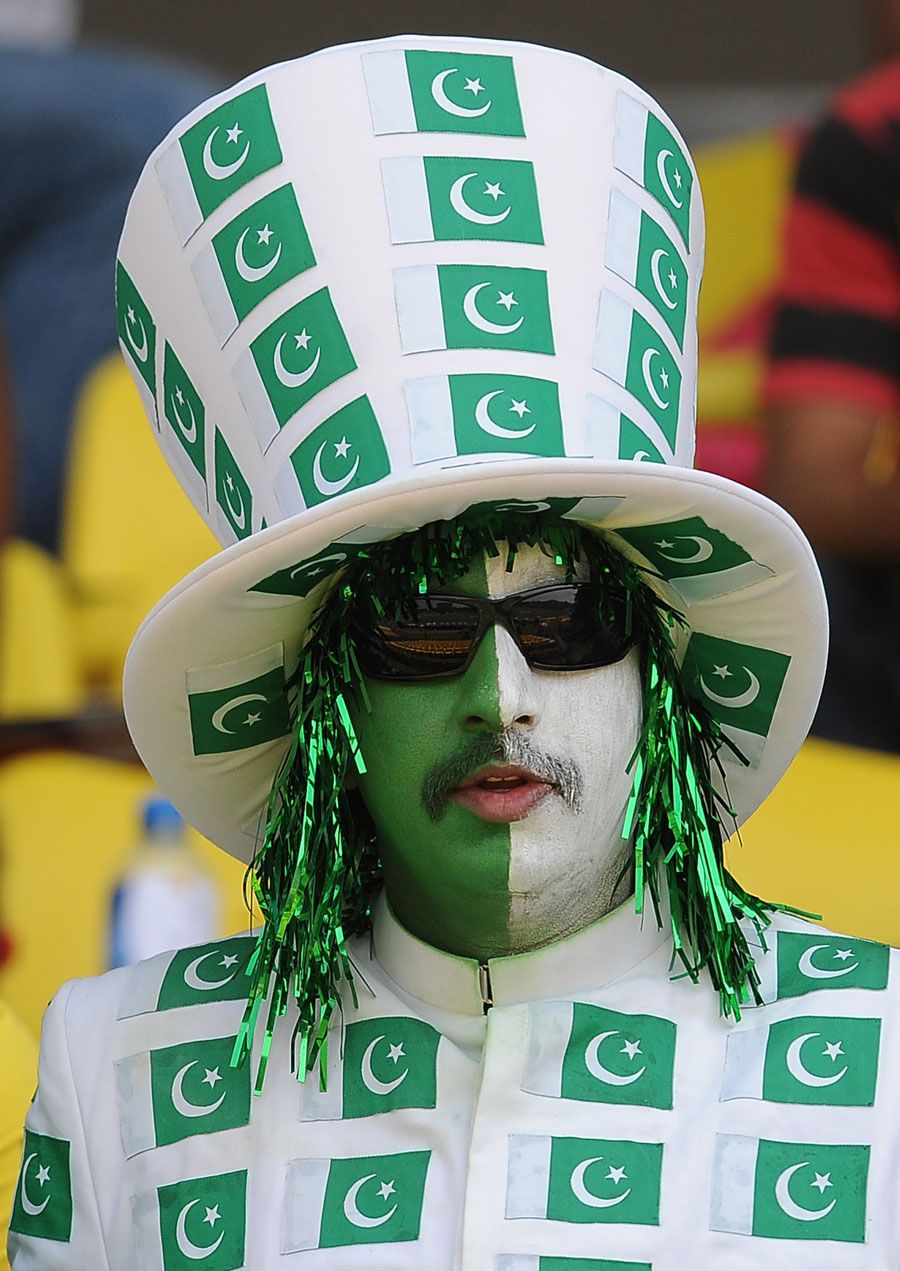 A Pakistan fan at his patriotic best | ESPNcricinfo.com