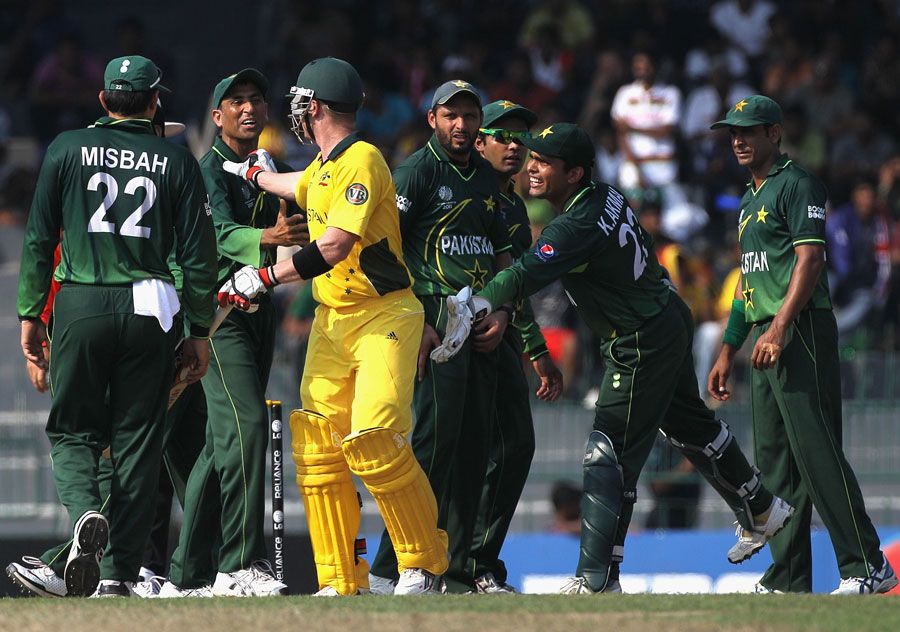 Tempers frayed between Brad Haddin and the Pakistan fielders, after ... Tempers frayed between Brad Haddin and the Pakistan fielders, after ...