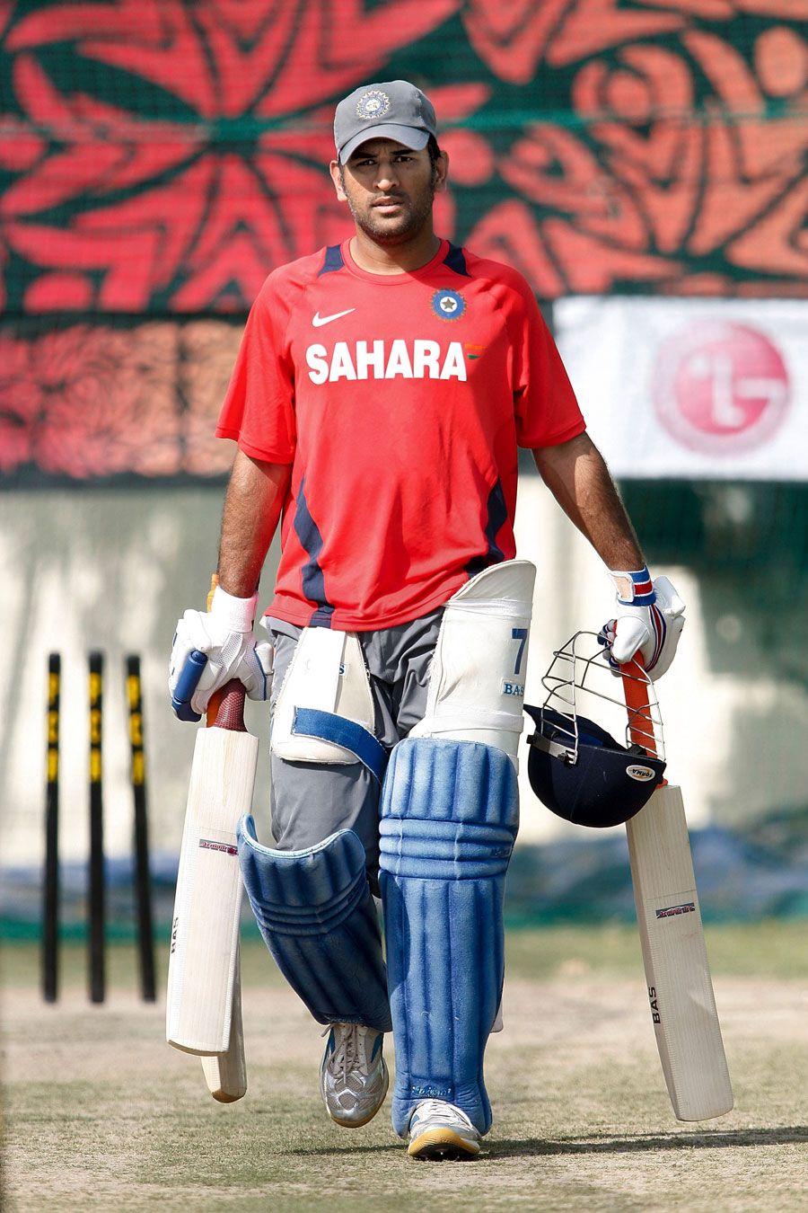 MS Dhoni heads for the batting nets | ESPNcricinfo.com