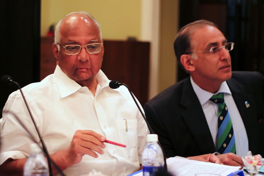 Sharad Pawar and Haroon Lorgat at an ICC board meeting | ESPNcricinfo.com