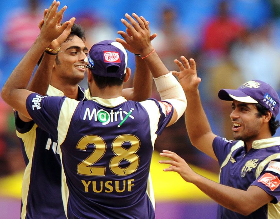 Gomez and Hodge star in hard-fought win | ESPNcricinfo.com