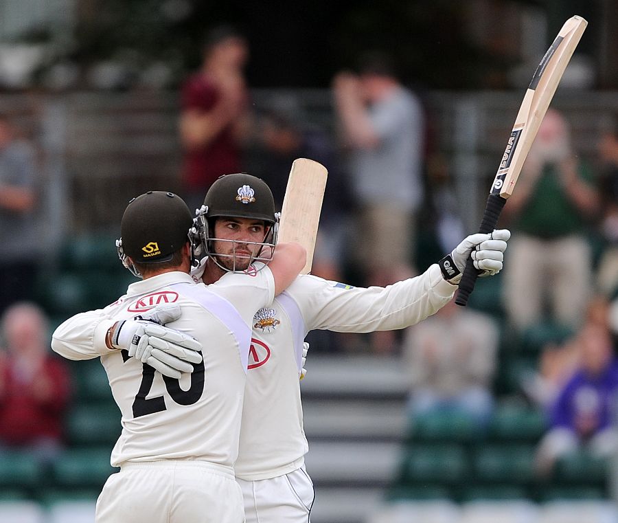 Tom Maynard acknowledges applause for his hundred | ESPNcricinfo.com