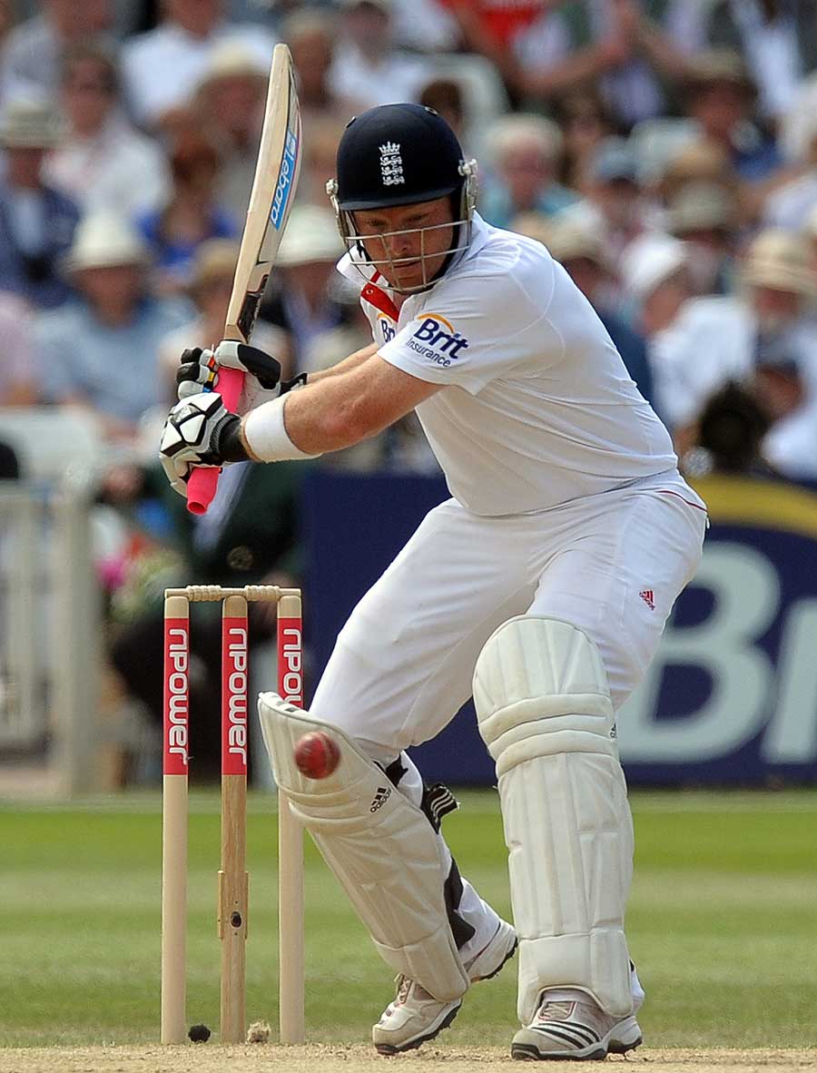 Bell shines as England dominate | ESPNcricinfo.com