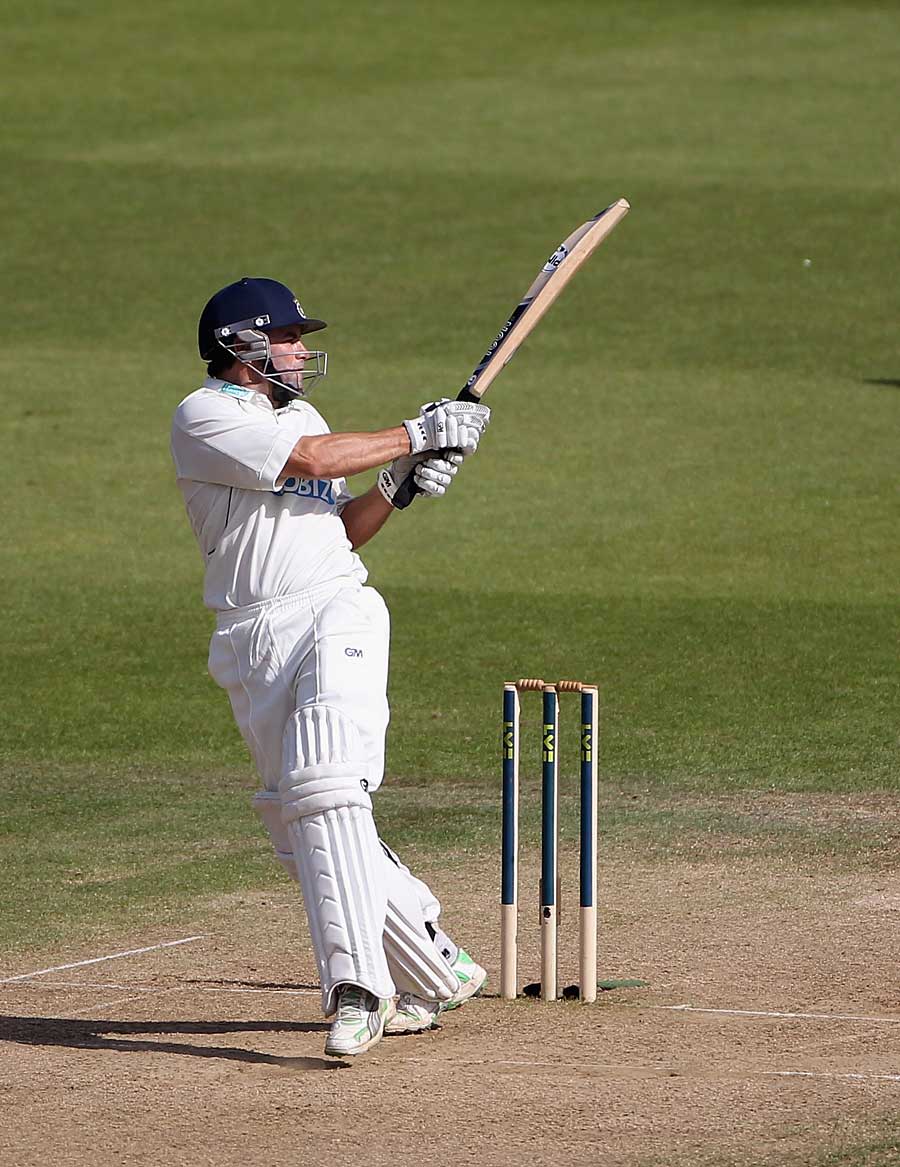 Neil McKenzie helped Hampshire bat through the morning session without ...