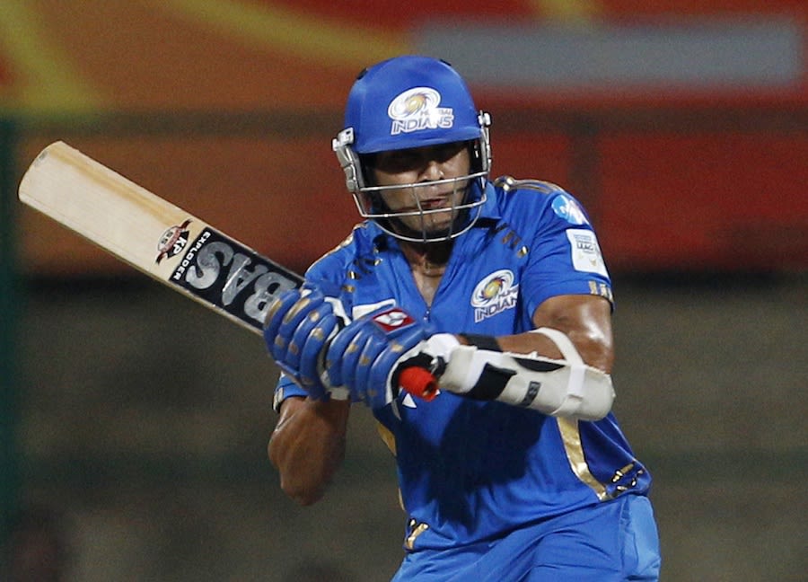 Mumbai Indians v Cape Cobras: Harbhajan and Symonds in the middle ...
