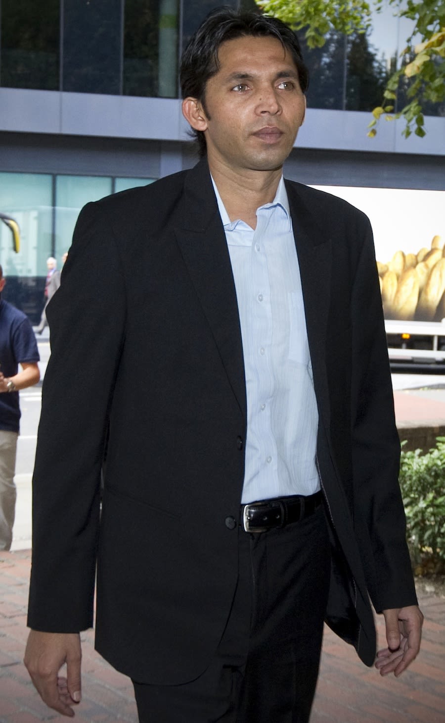 Spot-fixing trial: Salman Butt and Mohammad Asif arrive to begin court ...