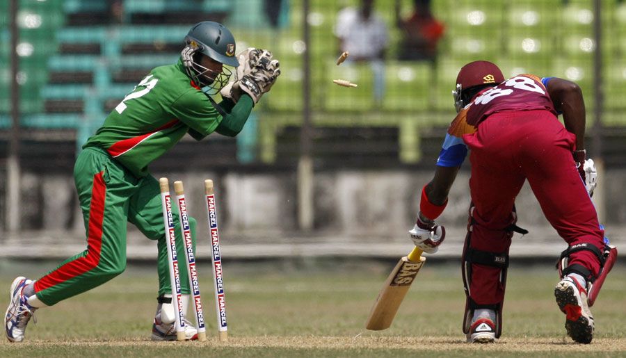 Darren Sammy is stumped by Naeem Islam | ESPNcricinfo.com