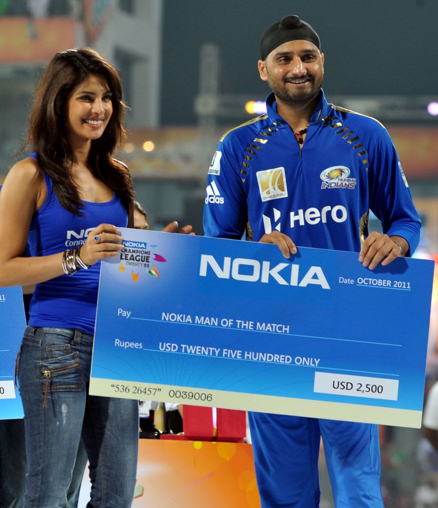 Priyanka Chopra hands Harbhajan Singh the Man-of-the-Match cheque ...