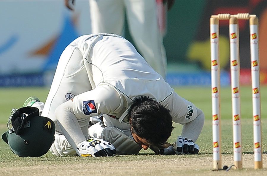 Taufeeq Umar celebrates his double-century | ESPNcricinfo.com