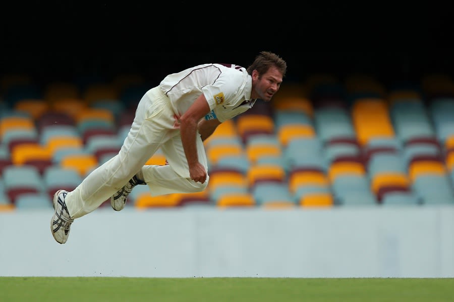 Ryan Harris follows through | ESPNcricinfo.com