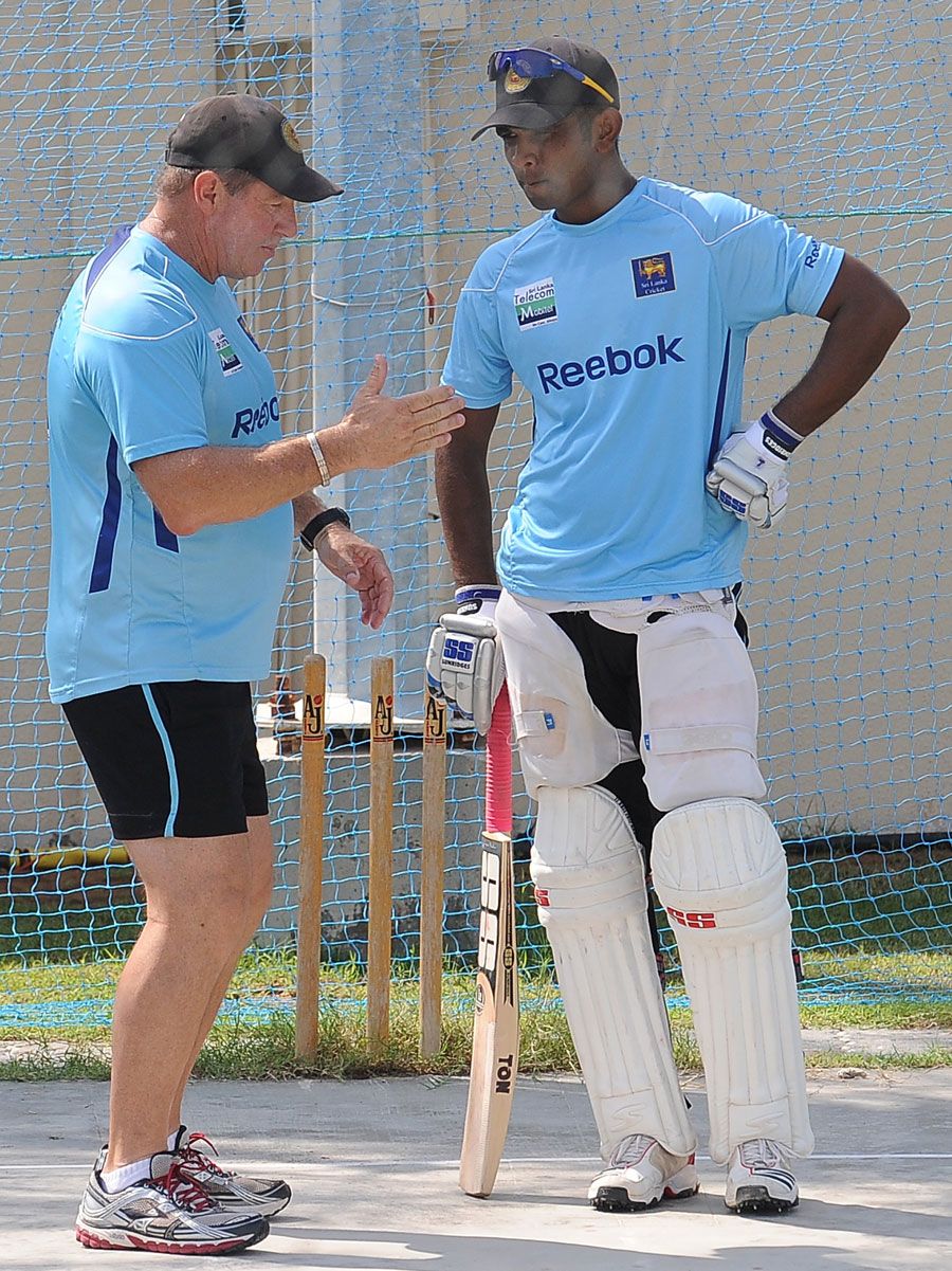 Geoff Marsh hands out tips during Sri Lanka's training session ...