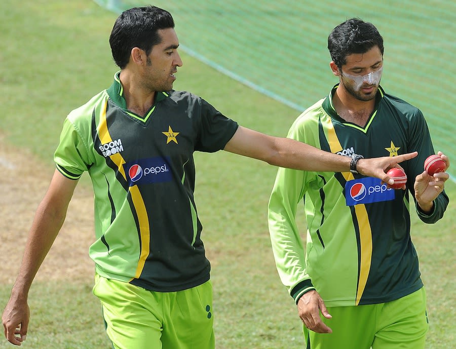 Umar Gul has a chat with Junaid Khan | ESPNcricinfo.com