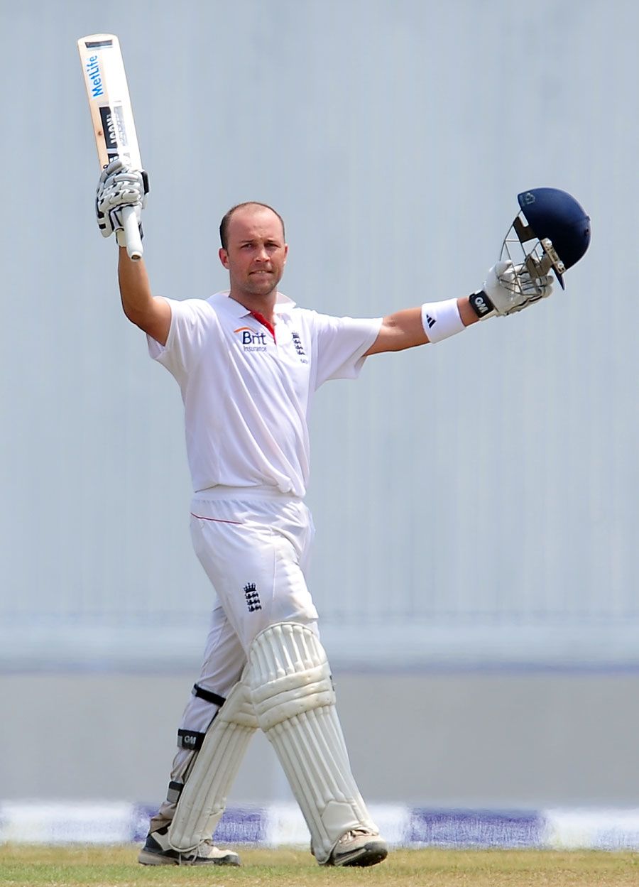 Jonathan Trott celebrates his hundred | ESPNcricinfo.com