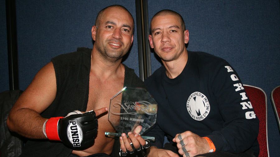 Peter English watches Adam Hollioake fight in a cage | ESPNcricinfo