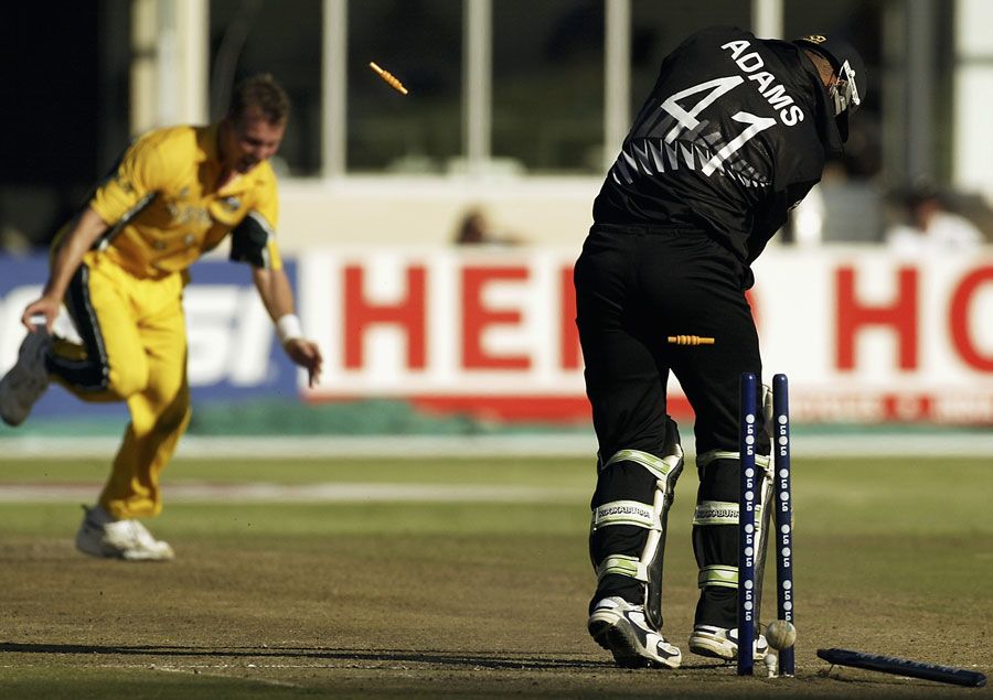 Brett Lee gets through Andre Adams' defences | ESPNcricinfo.com